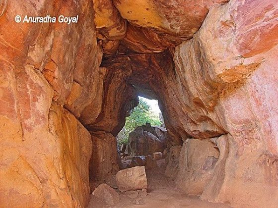 Bhimbetka Rock Shelters, Pre-Historic Cave Paintings - Inditales