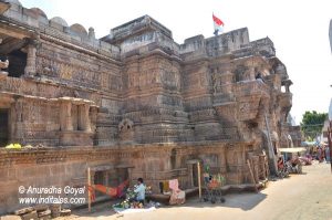 Heritage Carved Gates Of Dabhoi, Gujarat - Inditales