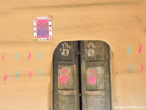 Meet The Lovely Tharu Tribals Of Terai - Inditales