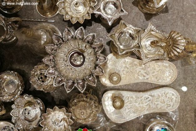 Best Lucknow Souvenirs - Shopping In Lucknow Bazaars - Inditales