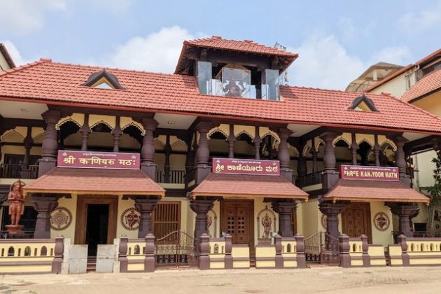 Sri Krishna Mutt Udupi - Popular Temple With Devotees - Inditales