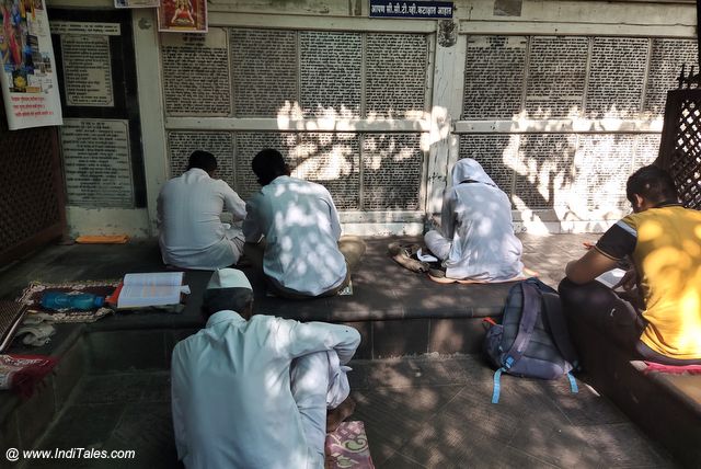 Sant Dnyaneshwar Samadhi At Alandi - Inditales